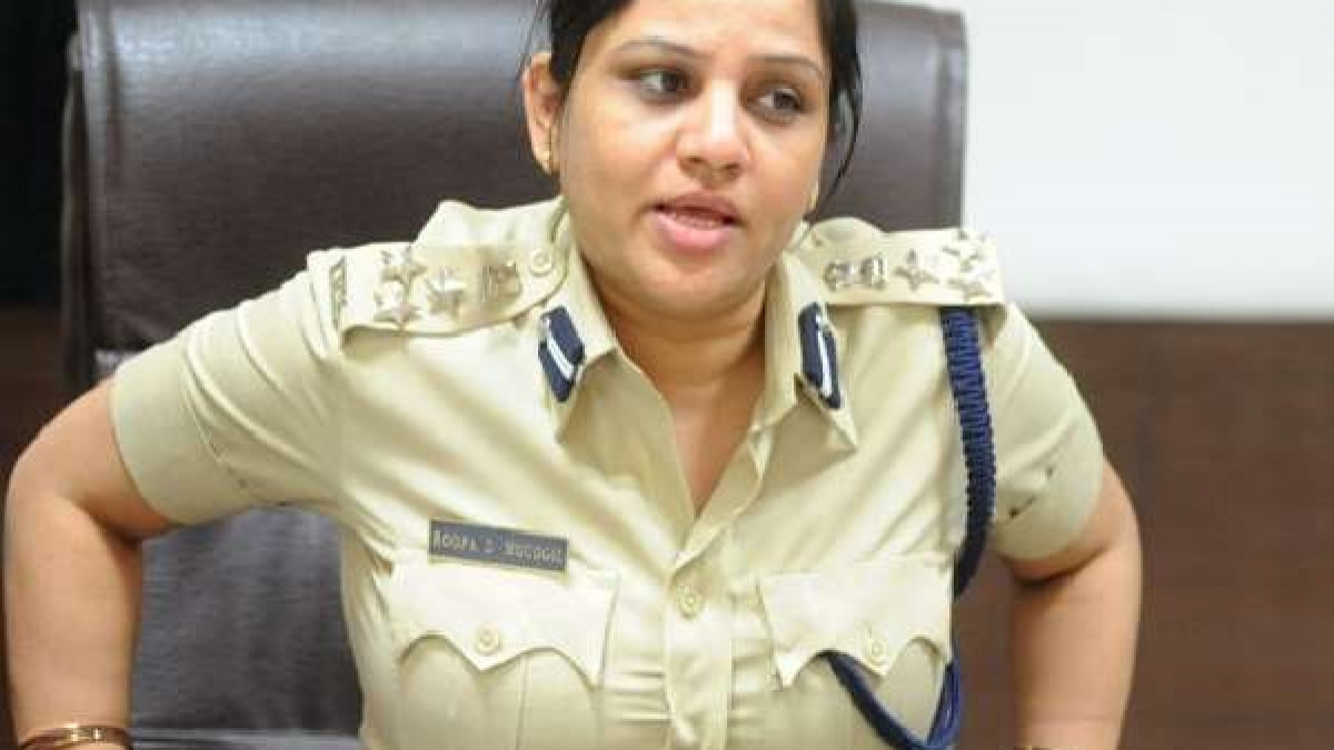 जब उमा भारती को गिरफ्तार करने पहुंची थी ये महिला IPS, छोड़ना पड़ गया था ...