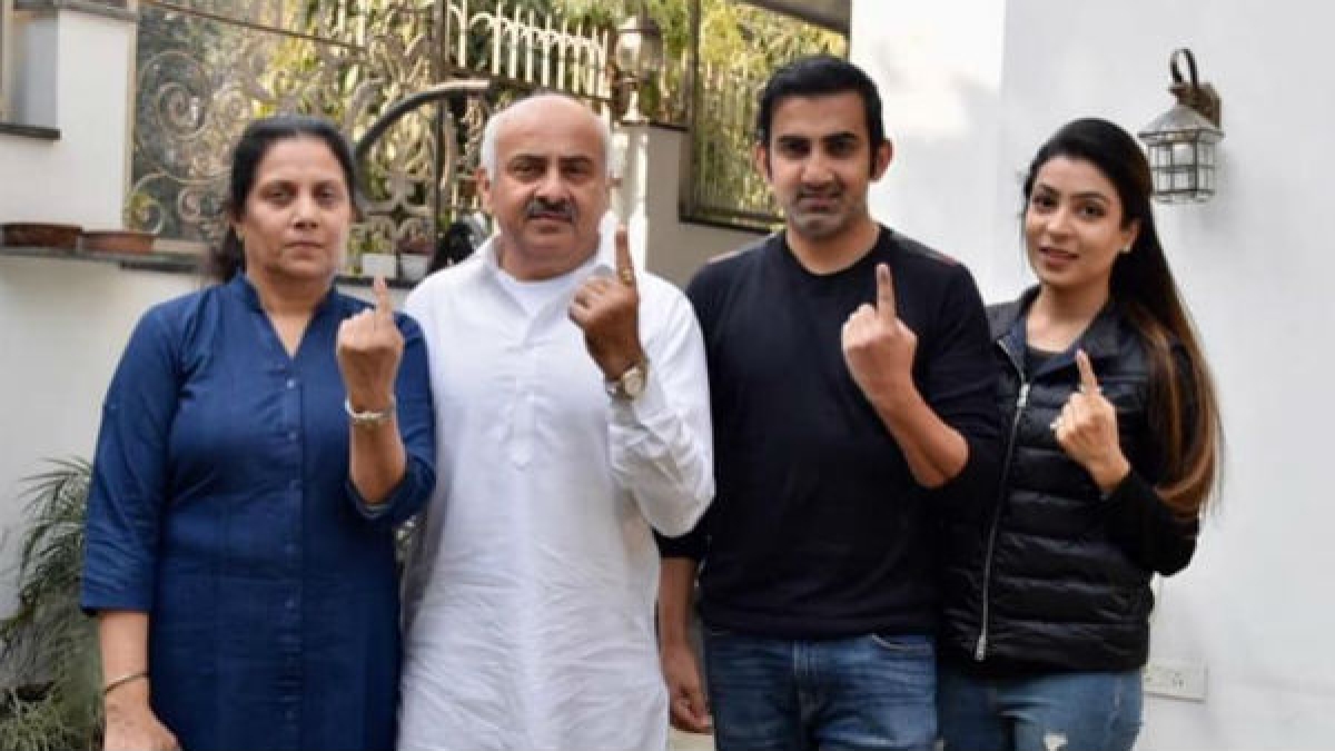 गौतम गंभीर के पिता की कार उनके घर के बाहर से चोरी हुई | BJP MP Gautam ...