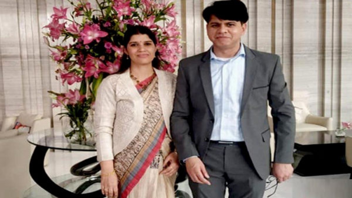 Valentine's Day : ट्रेनिंग में साथी IAS संदीप कौर को दिल दे बैठे योगेश ...