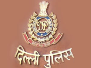 झुलसते किन्‍नरों को लूट रही थी दिल्‍ली पुलिस | Delhi fire mishap ...