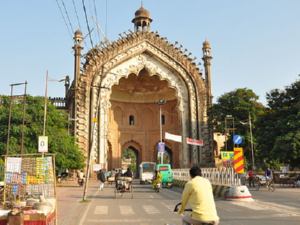 लखनऊ की शान और पहचान खतरे में | Roomi Gate of Lucknow is in danger ...