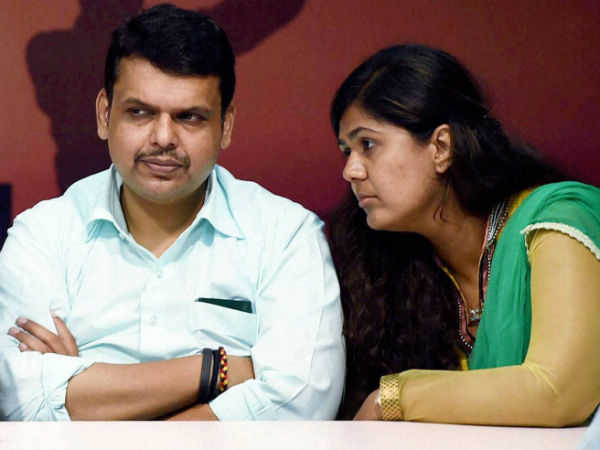 नतीजों से पहले ही महाराष्ट्र भाजपा में लगी कुर्सी की रेस, पंकजा ने पेश ...