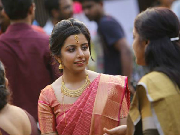 लेडी IPS अफसर ने एक्टर संग खिंचवाई फोटो, मच गया बवाल | Kerala IPS ...