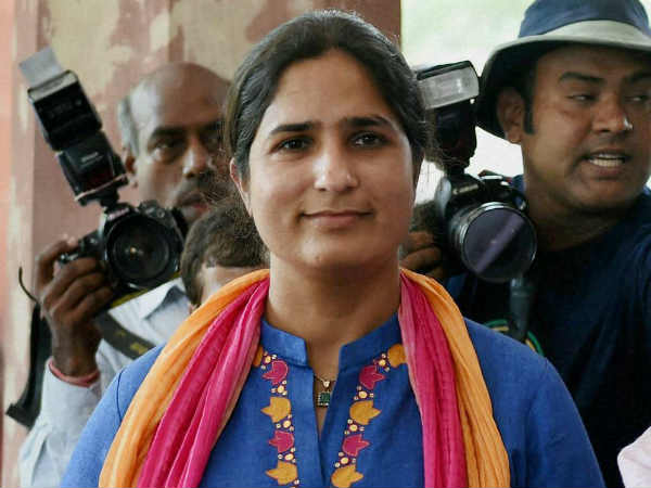 महिला दिवस पर सांसद रंजीता रंजन संसद पहुंची हार्ले डैविडसन पर | MP ...