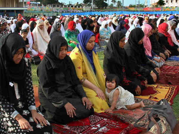 Lucknow women offer namaz first time | News: Bhopal