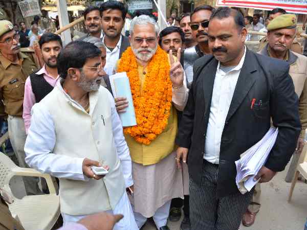 जब काशी में भाजपा प्रत्याशी के खिलाफ नामांकन करने पहुंचे 'मोदी' | pm ...