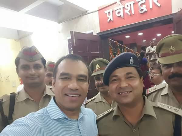 यूपी पुलिस की छवि बदलने की कोशिश, डीएसपी के 'साहस' को सलाम | DSP ...