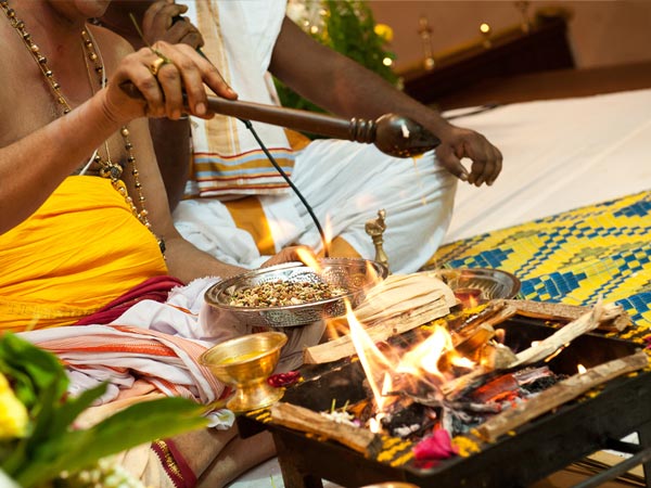 इन चीजों से करेंगे हवन, तो पाएंगे समृद्धि | Benefits of Hawan According ...