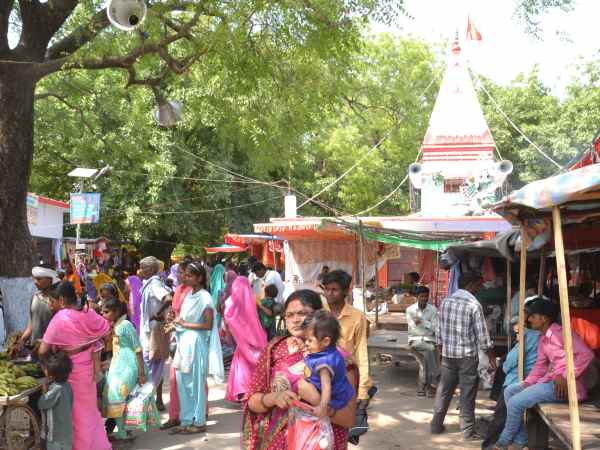 NAVRATRI: सरयू तट पर मरीमाता के दरबार में श्रद्धालुओं की जुटती है भारी ...