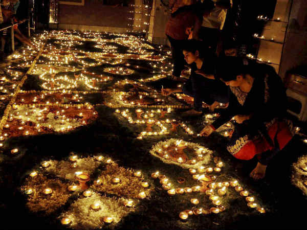 Deepdaan Importance: दीपदान का महत्व एवं विधि | Read Deepdaan ...