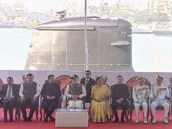 पीएम मोदी ने राष्ट्र को समर्पित की देश में बनी पहली परमाणु सबमरीन INS ...