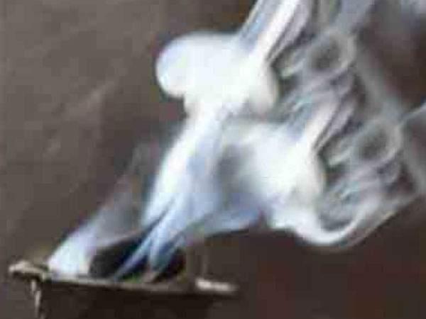 ग्रहों को खुश कर सकती हैं अलग-अलग खुशबुओं की धूपबत्ती, जानिए कैसे ...