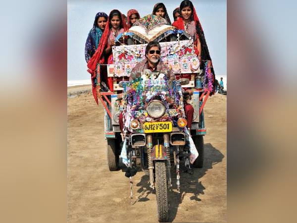 सड़कों पर अब नहीं दिखेंगे 'छकड़ा रिक्शा', 5 दशक पहले खेती वाले पंप से ...