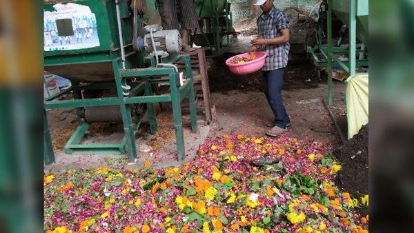 गुजरात में 2 युवकों को आया ऐसा आइडिया, बासी फूलों से बनाने लगे खुशबूदार ...