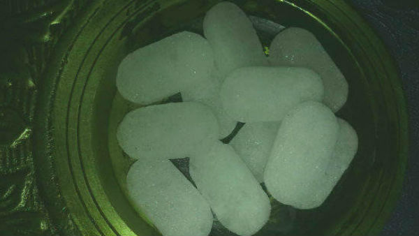 Benefits of Camphor: कीटाणुओं को वातावरण से दूर रखता है कपूर | Read ...