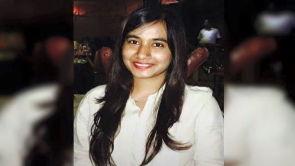 जानिए कौन हैं यह IAS Monika Yadav जिसकी राजस्थान की पारम्परिक वेशभूषा ...