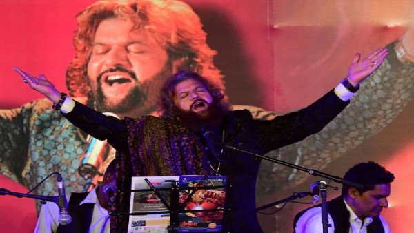 सिंगर हंसराज हंस बालों में छिपाकर रखते हैं ईयरफोन, खुद किया इस सीक्रेट ...