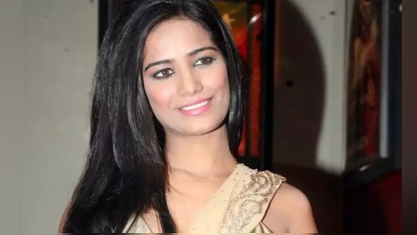 Poonam Pandey से यूजर ने पूछा- क्या आपको अपने काम से शर्म नहीं आती ...