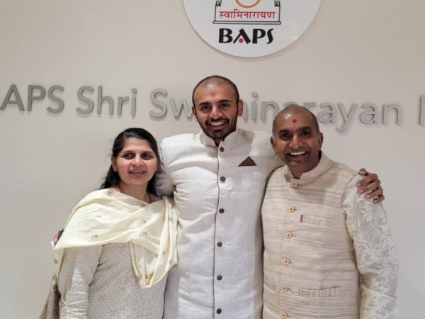 जैन परिवार के इकलौते बेटे Jainam Jain ने अमेरिका में नौकरी छोड़कर चुना ...