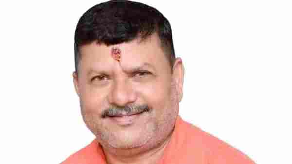 कौन हैं राकेश राठौर 'गुरु', जिन्होंने संघर्षों से तय किया स्कूटर ...