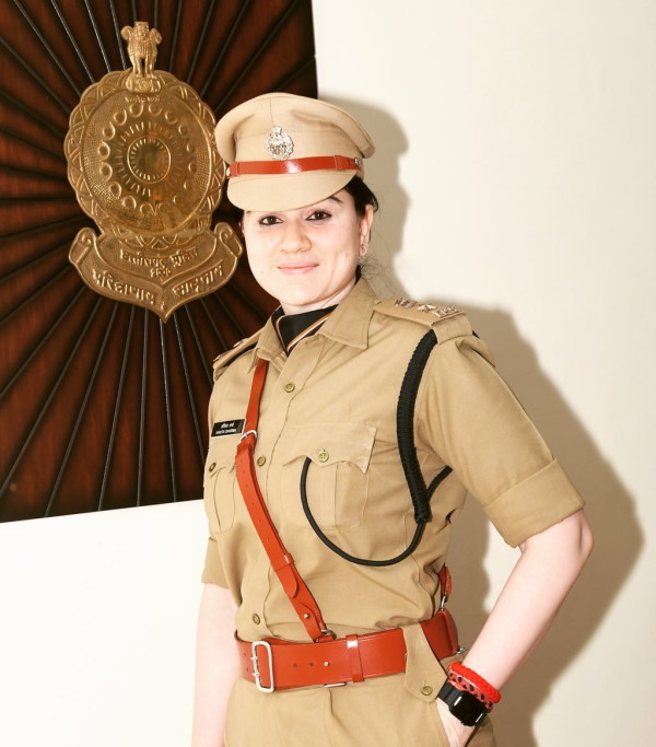 छत्तीसगढ़ की 1st महिला IPS अंकिता शर्मा खैरागढ़ एसपी बनीं, इनसे क्यों ...