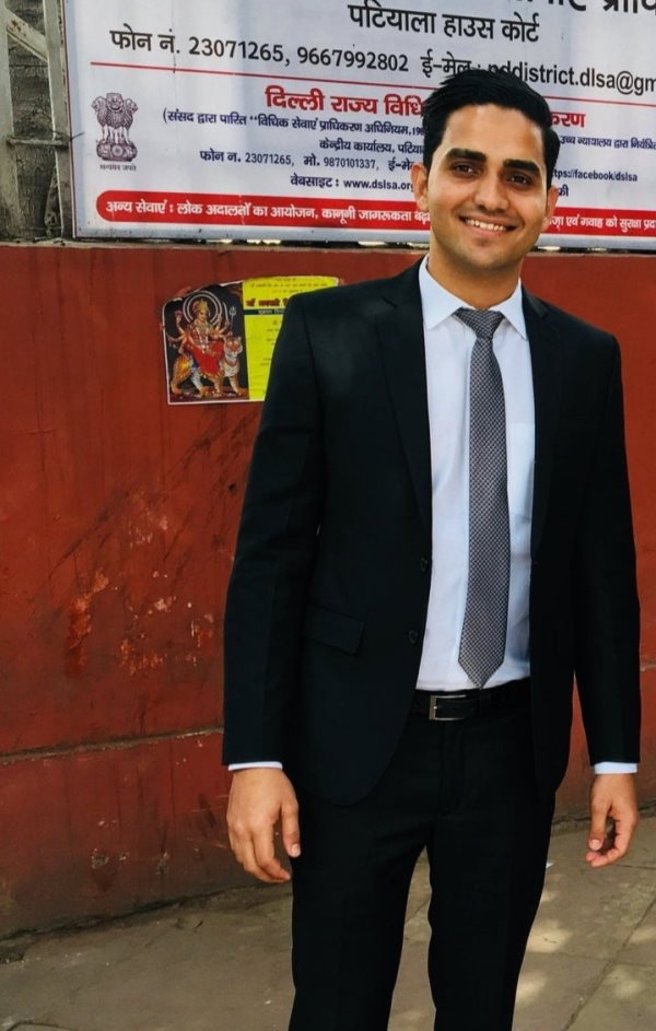 Ravi Kumar Sihag : हिंदी मीडियम के रवि सिहाग ने 3 बार पास की UPSC, बहन ...