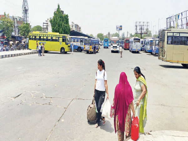 वाहन खरीद रहे हैं तो ध्यान दें, अब बिना हाई सिक्योरिटी प्लेट के न RC ...