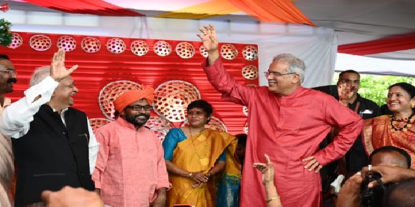 छत्तीसगढ़: CM हाउस में जोरशोर से मना तीजा-पोरा पर्व,बहनों के साथ थिरके ...