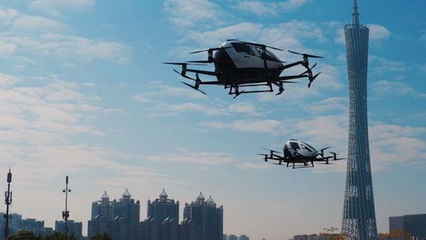 विज्ञान की दुनिया में अमेरिका के दुश्मन की ऐतिहासिक उड़ान, फ्लाइंग ...