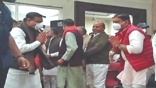 Sagar: खुरई अब 'कांग्रेस मुक्त', अरुणोदय चौबे नवरात्र में करेंगे भाजपा ...