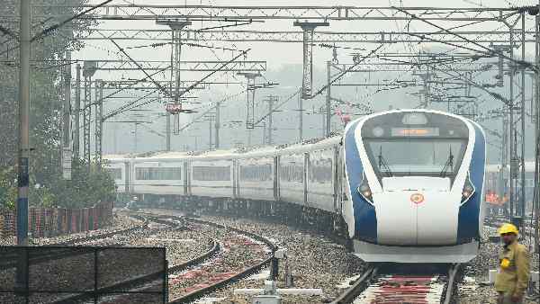 वंदे भारत ने तोड़ा रिकॉर्डस्पीड में बुलेट ट्रेन को दी मात इस रूट पर भी चलाने की तैयारी Vande