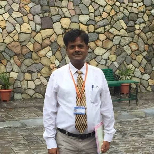 Dynamic DM Heera Lal : गांव के लड़कों को आईएएस बनना है तो जान लीजिए IAS ...