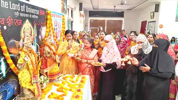 Varanasi में मुस्लिम महिलाओं ने की श्री राम की आरती, कहा- दुनिया राम ...