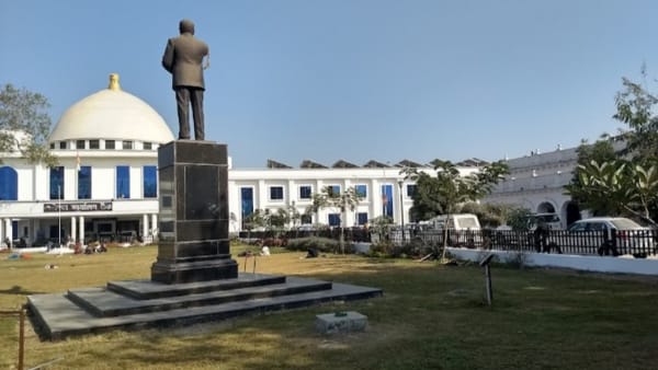 Rewa news : हाईकोर्ट के आदेश पर कलेक्ट्रेट परिसर के अतिक्रमण चला ...