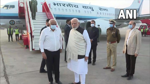 Heeraben Modi Passes Away: अहमदाबाद पहुंचे पीएम मोदी, आज के अपने ...