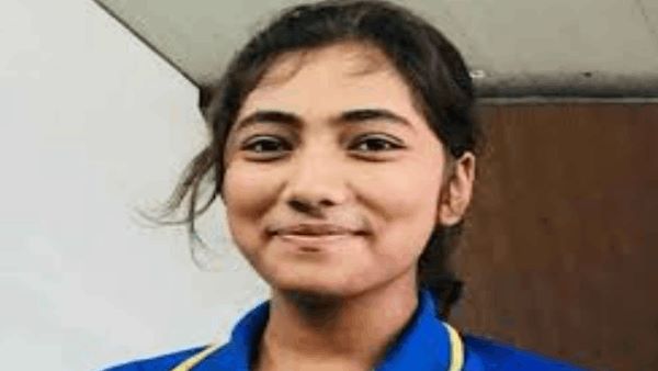 भारतीय बल्लेबाज ने चौके-छक्कों की झड़ी लगातार जड़ा दोहरा शतक,गेंदबाजों ...