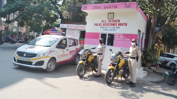 Delhi Police Pink Booth: दिल्ली में महिला सुरक्षा के दावों की जमीनी ...