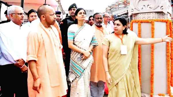 IAS Divya Mittal : भारत की बिटिया ने देश प्रेम में छोड़ा लंदन, पति से मिली प्रेरणा, UPSC पास कर ...