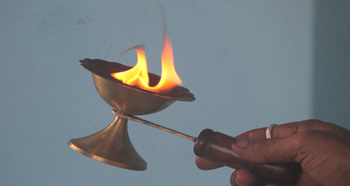 Mangala Aarti: क्या होती है मंगला आरती? जानिए महत्व और इससे जुड़ी हर ...