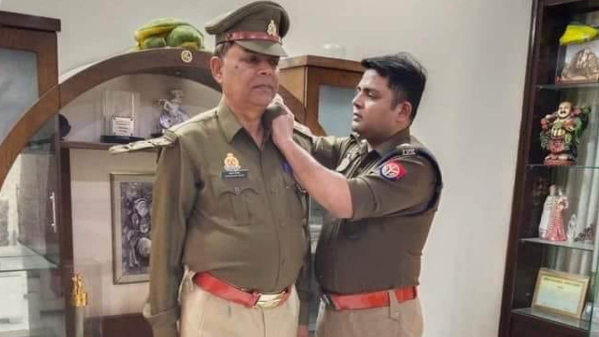 Anoop Singh: यूपी पूलिस में IPS बेटे ने SI पिता के कंधे पर सजाए सितारे ...