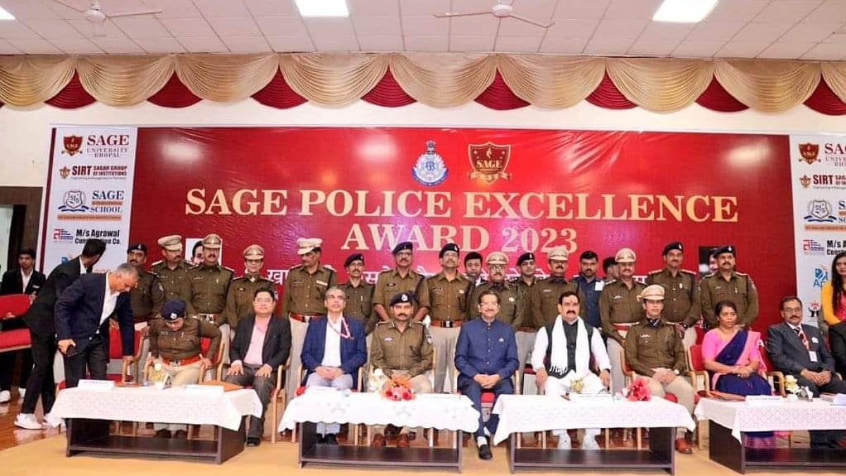 SAGE पुलिस एक्सीलेंस अवार्ड: गृहमंत्री डॉ. नरोत्तम मिश्रा से सम्मान ...