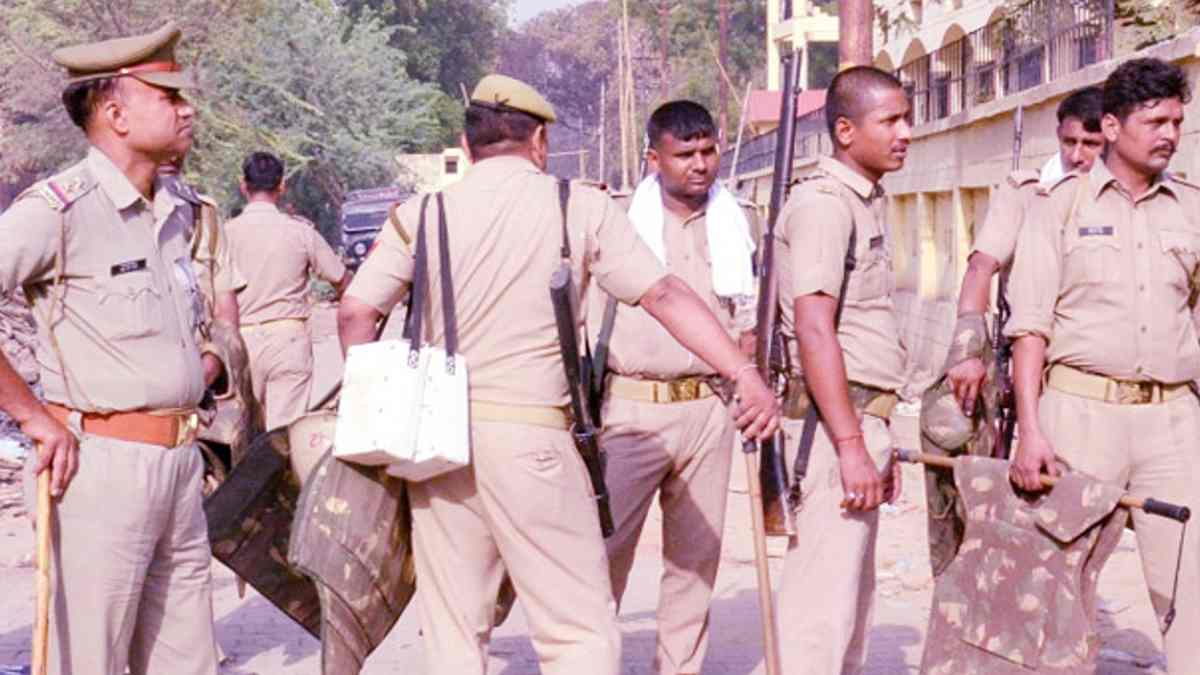 West Bengal: पश्चिम बंगाल में TMC कार्यकर्ताओं के बीच झड़प, तोड़फोड और फायरिंग, कई घायल | West ...