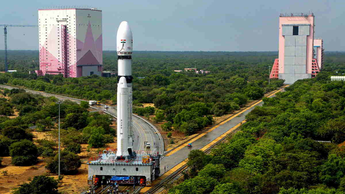 इसरो ने फिर रचा इतिहास, ब्रिटिश कंपनी के 36 सैटेलाइट को लेकर अंतरिक्ष ...