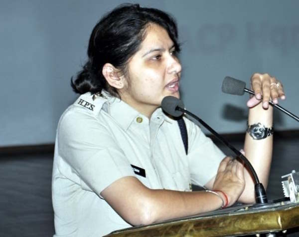 Poonam Dalal: दिल्‍ली में प्राइमरी स्‍कूल टीचर बनीं IRS Officer, तीन ...