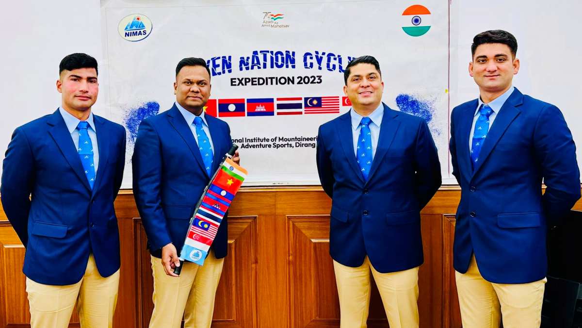 Indian Army के इन चार जांबाजों ने 5374 किलोमीटर साइकिल चलाई, INA की ...