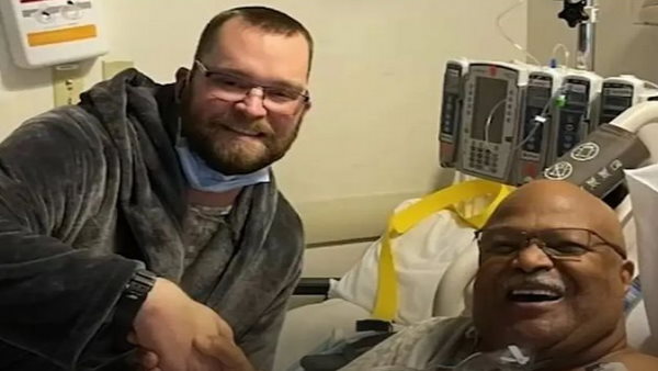 मानवता: अजनबी उबर ड्राइवर ने पैंसेजर को किडनी दान कर बचाई जान, पढ़ें ...