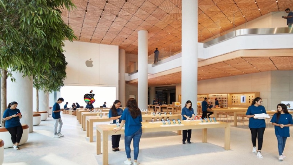 Apple Store: एप्पल बीकेसी मुंबई स्टोर की पहली तस्वीर आई सामने, लकड़ी से ...