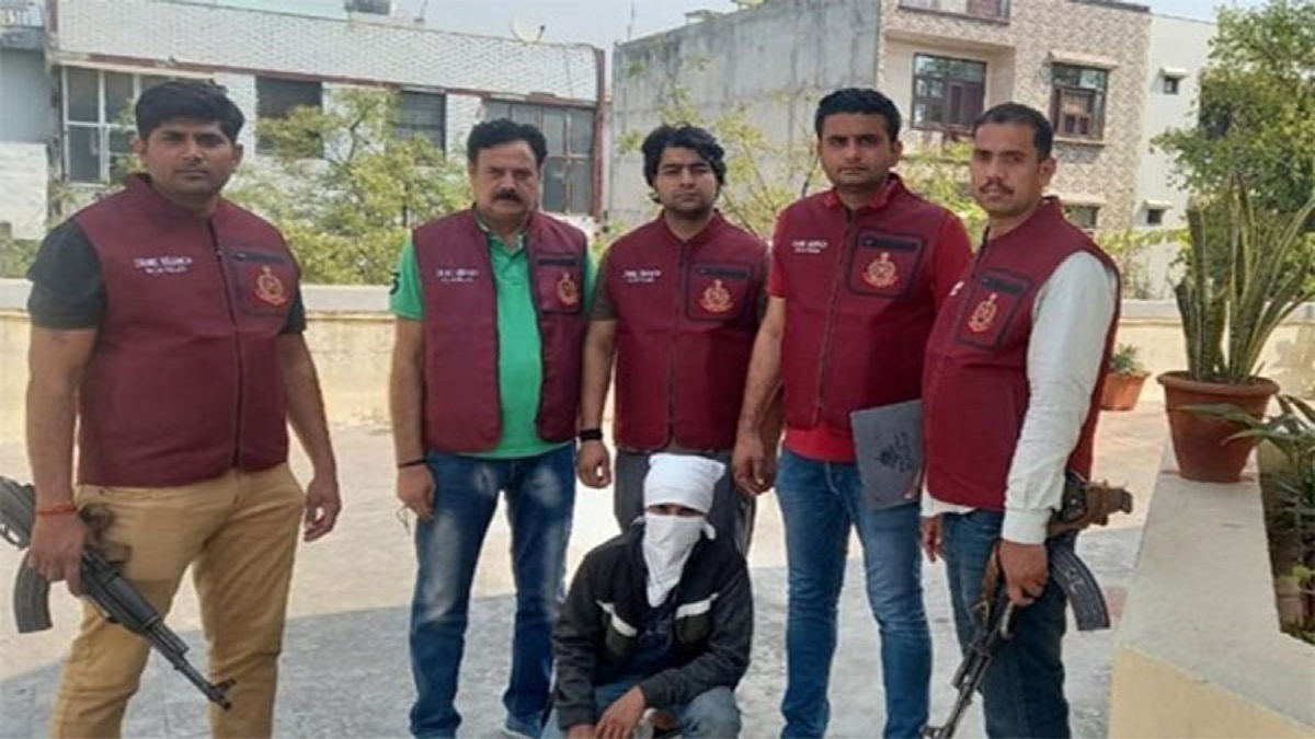 दिल्ली से खूंखार हत्यारा गिरफ्तार, पैरोल पर बाहर आकर की थी प्रेमिका की ...