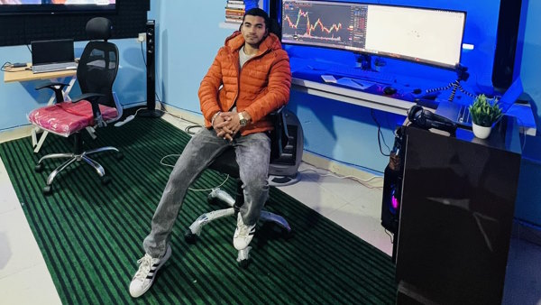 Dinesh Kirola Trader: शेयर मार्केट के लिए छोड़ी फौज, 40 लाख गंवाने के ...