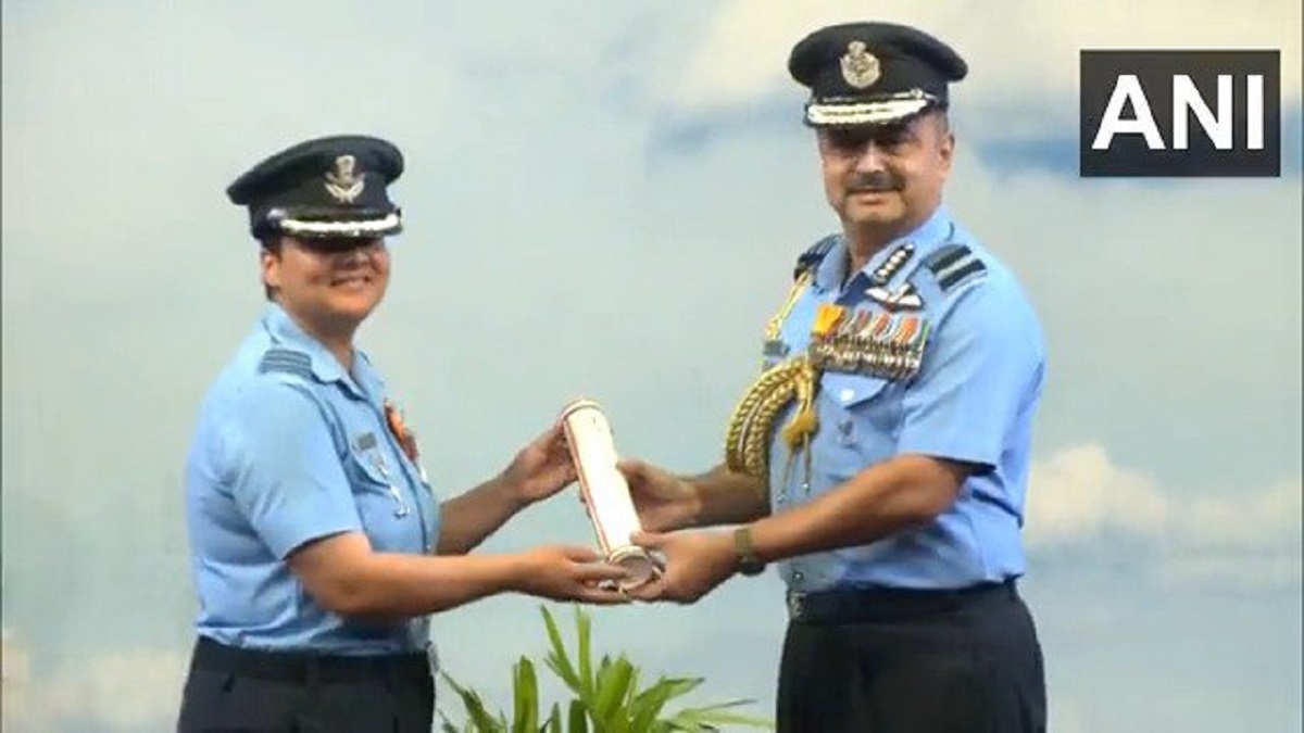 विंग कमांडर दीपिका मिश्रा को वीरता पुरस्कार, यह सम्मान पाने वाली वायु ...